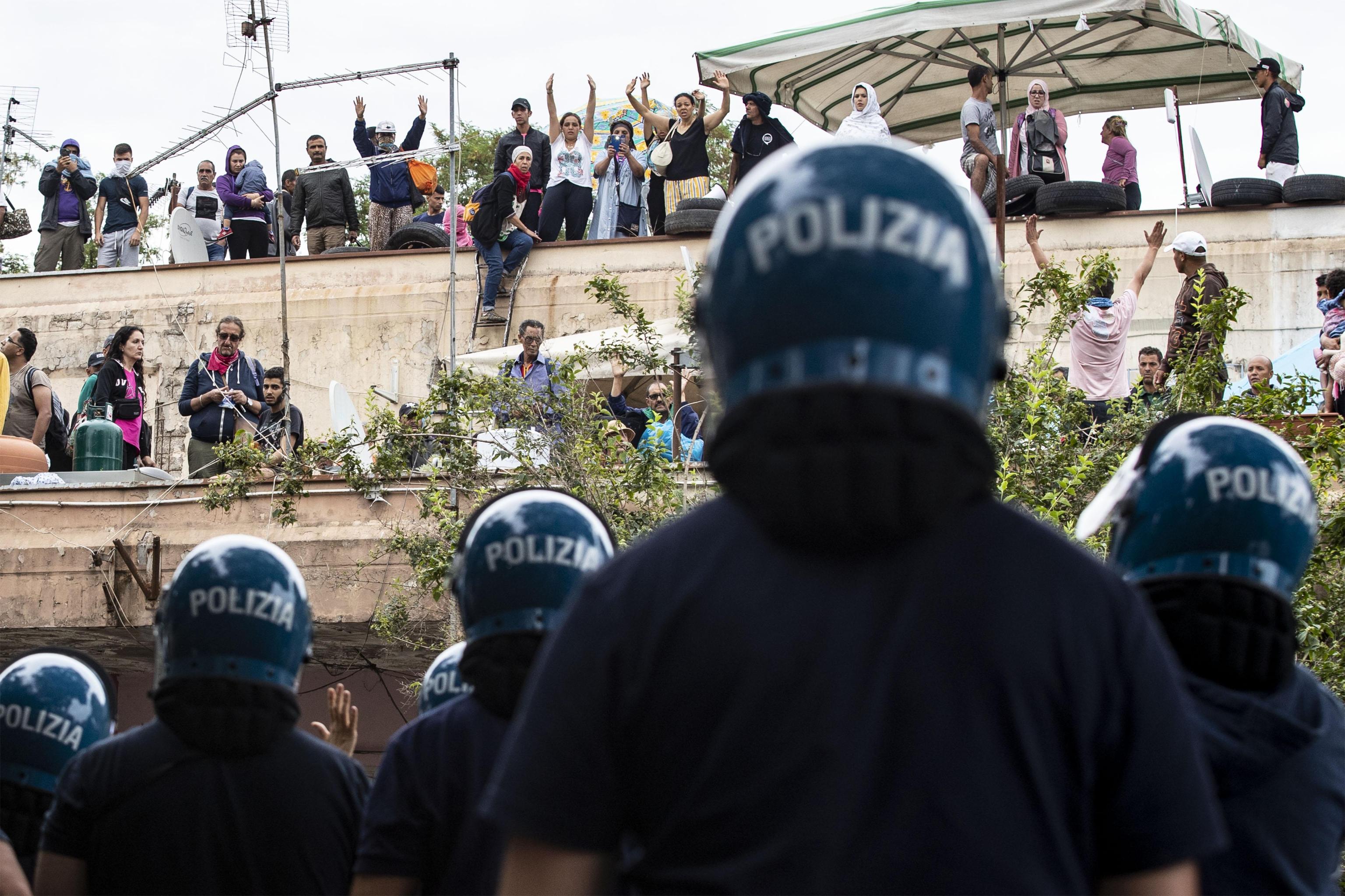 Sgombero di Primavalle, torna la calma dopo scontri e arresti: nuova ...