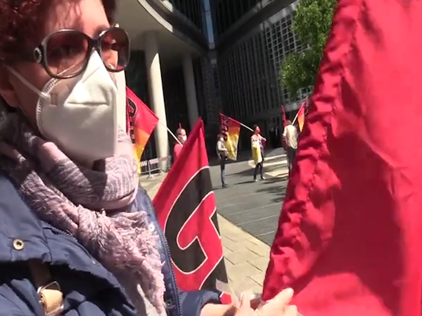 «Non possono costringerci, è un ricatto»: a Milano la manifestazione ...