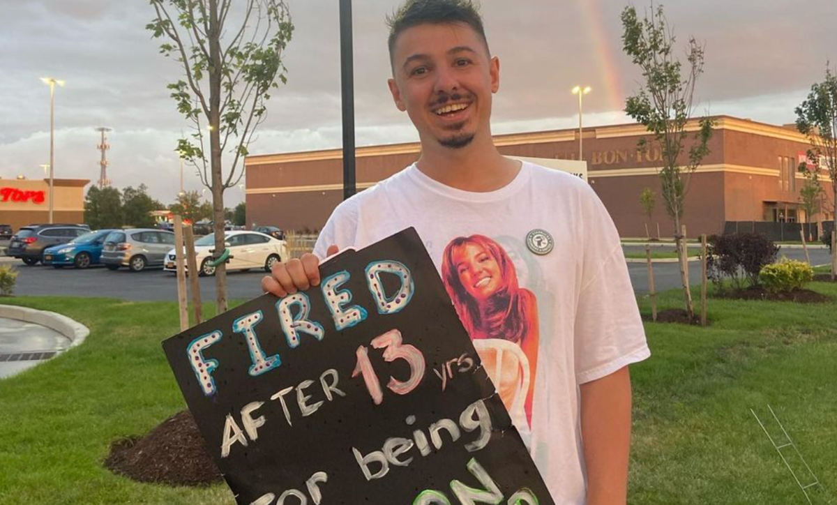 Buffalo, licenziato da Starbucks dopo 13 anni. I colleghi lasciano il ...