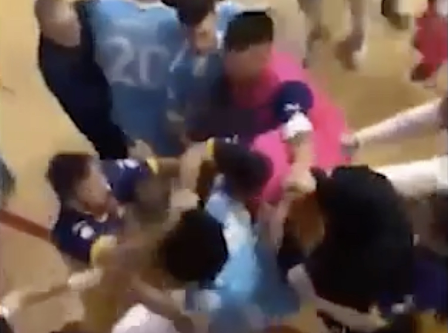 Invasione di campo e spintoni al derby di calcio a 5. Il Napoli Futsal ...