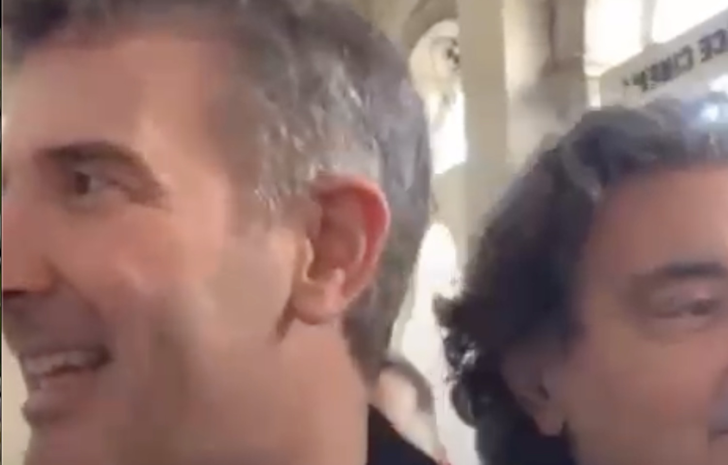 La tirannia dei selfie, Ficarra e Picone accerchiati durante la diretta ...