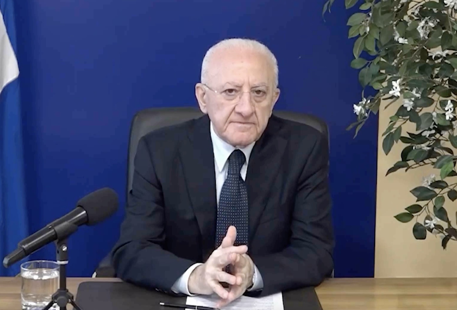 De Luca esasperato dopo l'incontro con Fitto sui fondi Ue: «Sembra un ...