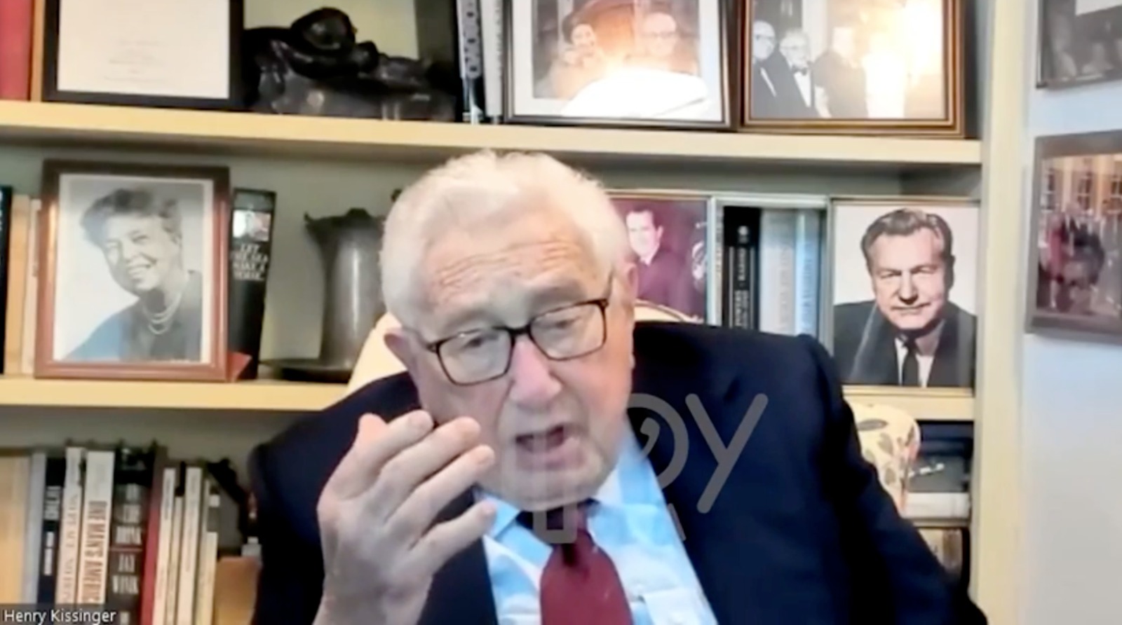 Henry Kissinger cade nello scherzo telefonico e ammette: «Gli Usa ...