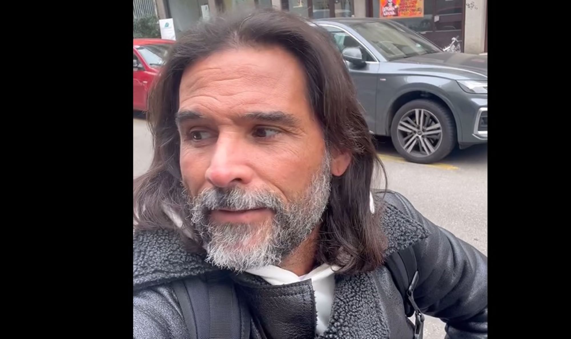 Lele Adani davanti alla Questura: «Pronto a consegnarmi alla giustizia ...